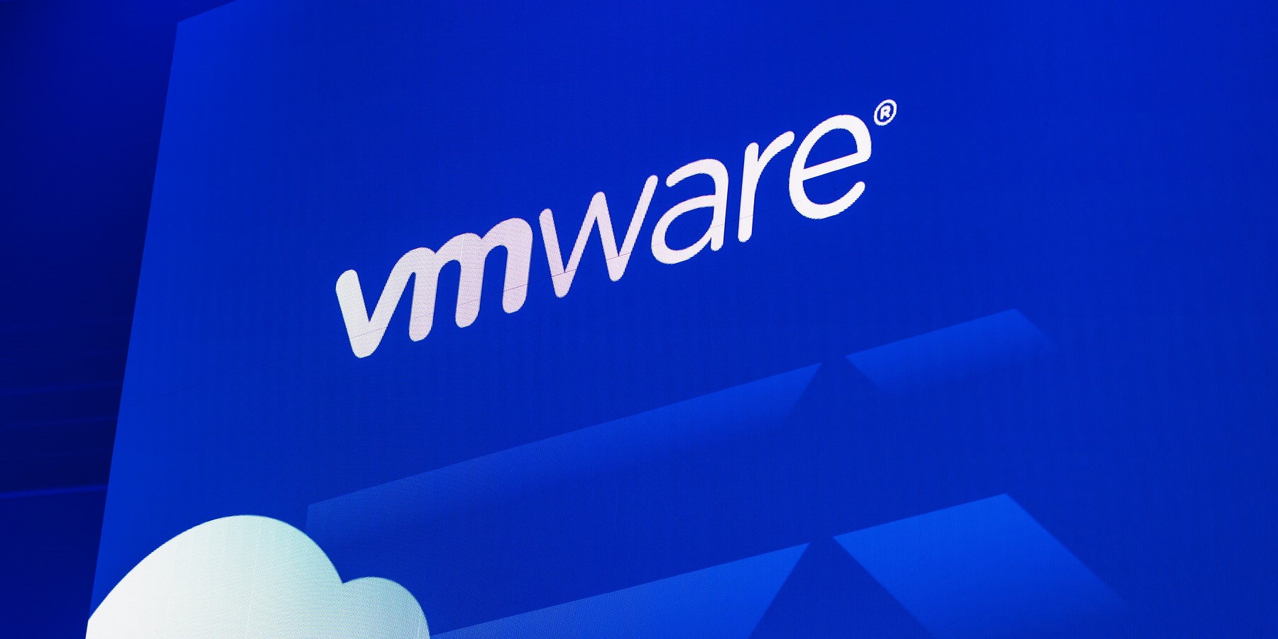 VMware edges towards multi-cloud, adds AI side quest • The Register